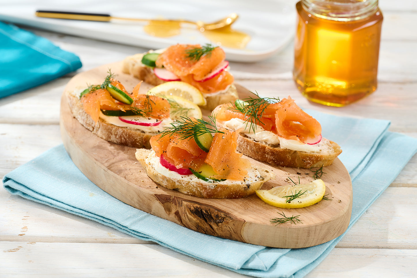 Sliced Smoked Salmon With Manuka Honey - 200g | DukesHill